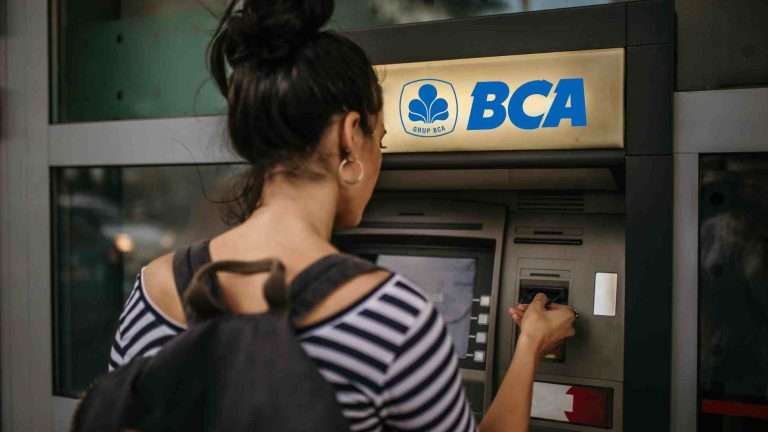 Cari ATM BCA Terdekat dengan Mudah Lewat HP